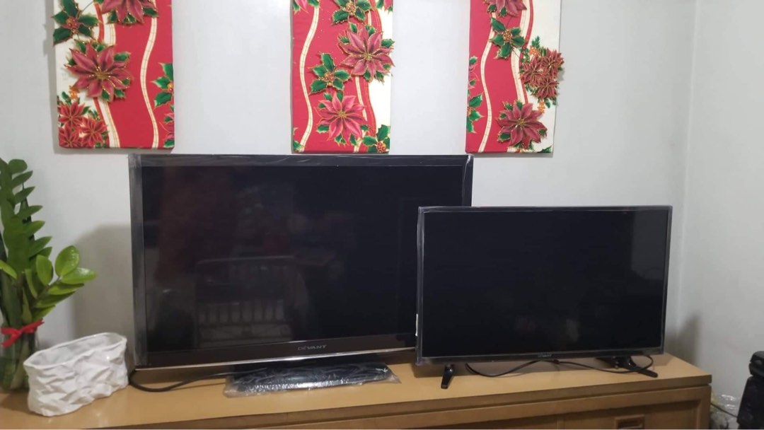Bundle Devant LED TV DL540 32 in and LCD TV CX800 39 in., TV & Home ...
