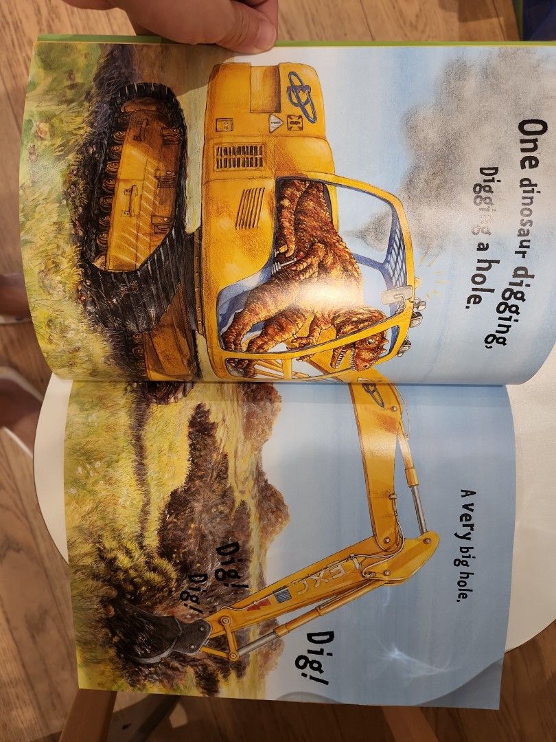 Dinosaur dig (nosy crow with QR code read along, 興趣及遊戲, 書本 & 文具, 小朋友書 ...