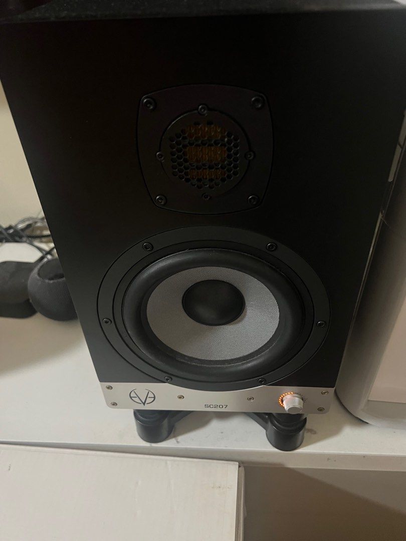 德國監聽喇叭Eve sc207，dac,腳架，平衡線, 音響器材, Soundbar、揚聲器、藍牙喇叭、耳擴 - Carousell