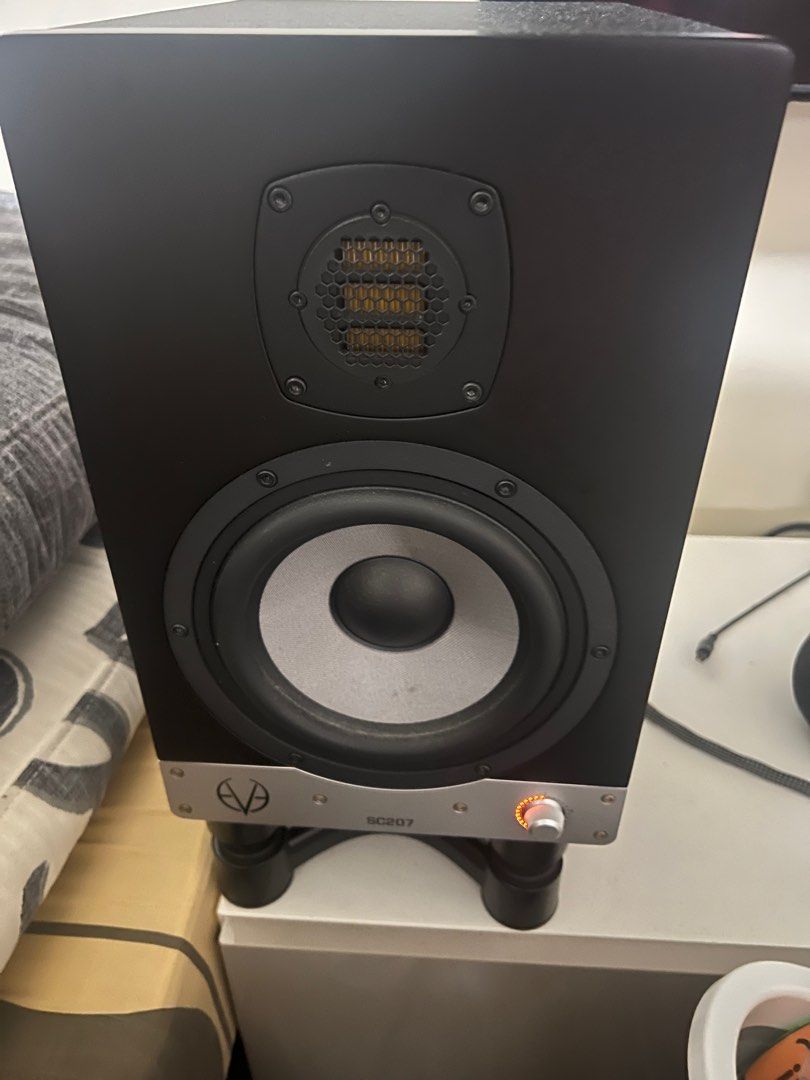 德國監聽喇叭Eve sc207，dac,腳架，平衡線, 音響器材, Soundbar、揚聲器、藍牙喇叭、耳擴 - Carousell