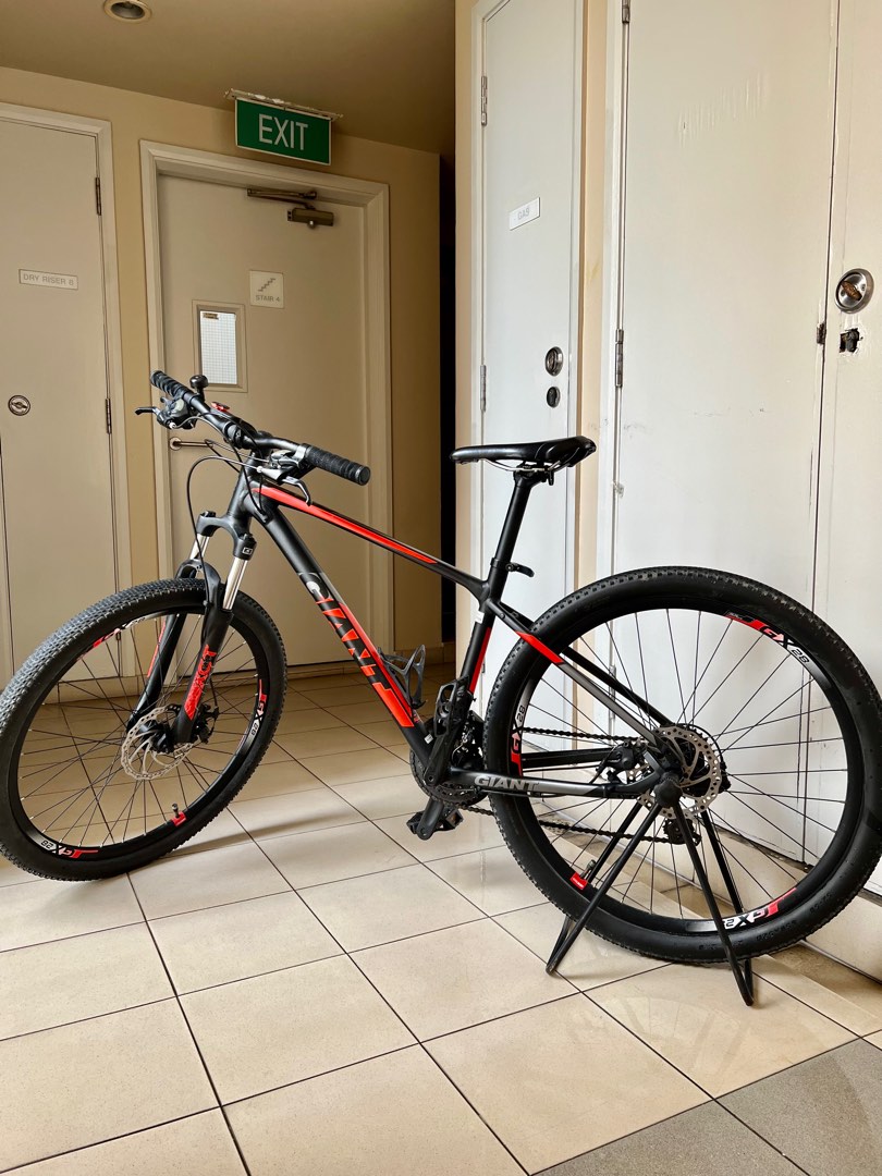 Giant ATX Black and Red, Sports Equipment, Bicycles & Parts, Bicycles ...