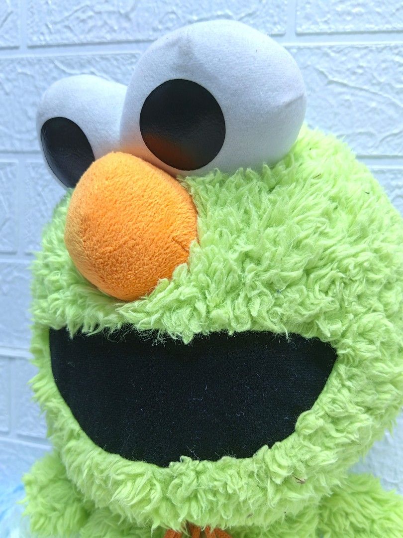 GREEN ELMO BUNDLE PLUSH, Hobbies & Toys, Toys & Games on Carousell