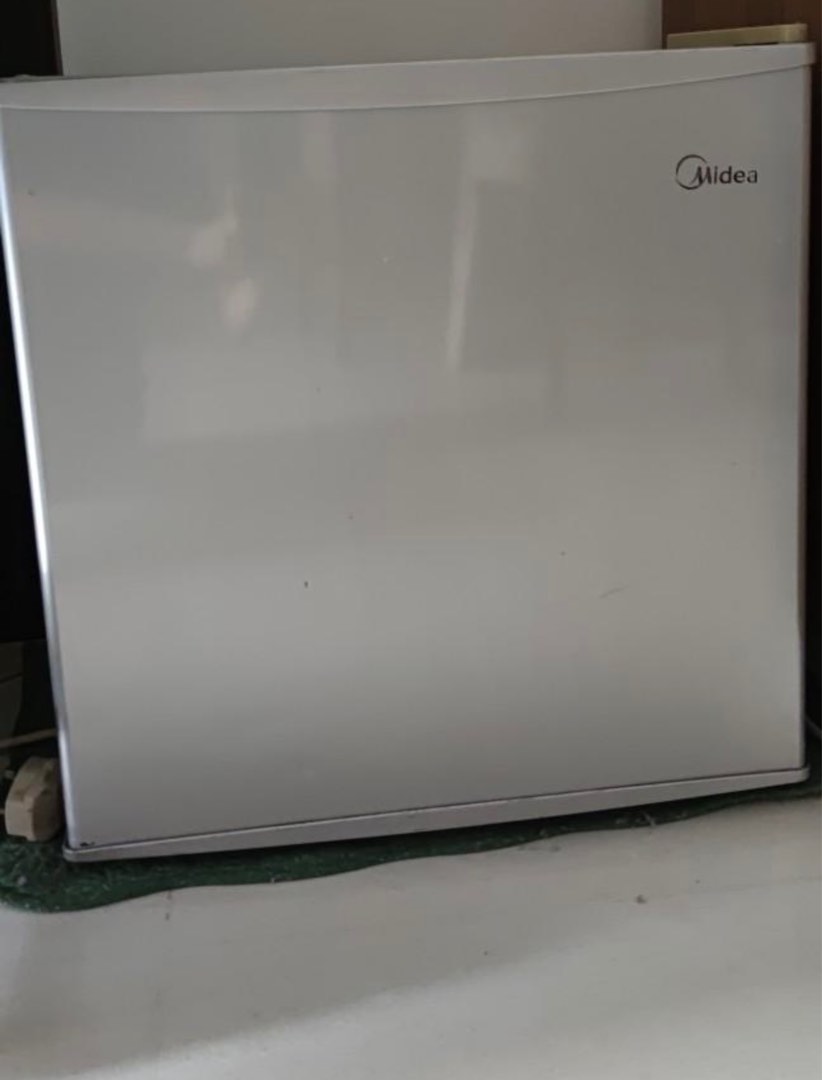 Midea (mini) fridge, TV & Home Appliances, Kitchen Appliances, Refrigerators & Freezers on Carousell