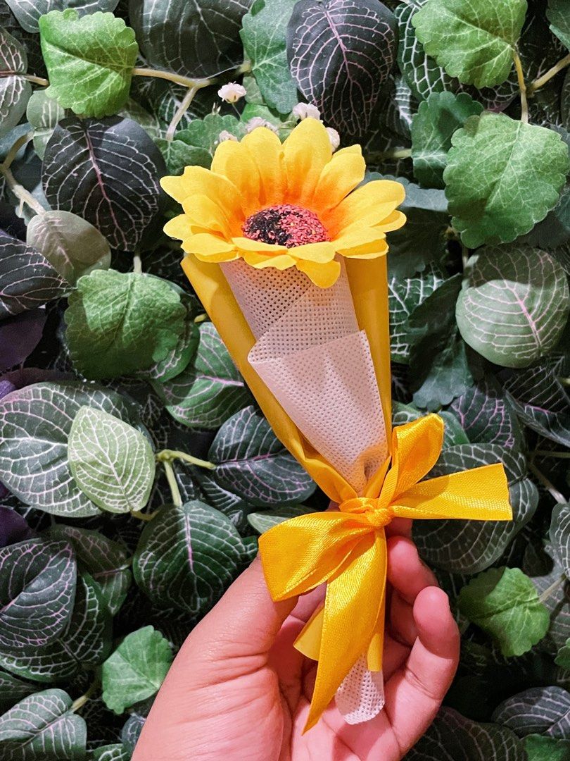 Mini Bouquet Sunflower - Bunga Rampai, Hobbies & Toys, Flowers ...