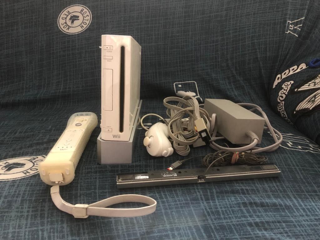 Nintendo Wii Complete +1 game, Video Gaming, Video Game Consoles ...
