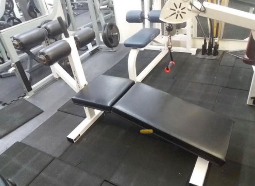 Paramount crunch bench gym, Sports Equipment, Exercise & Fitness ...