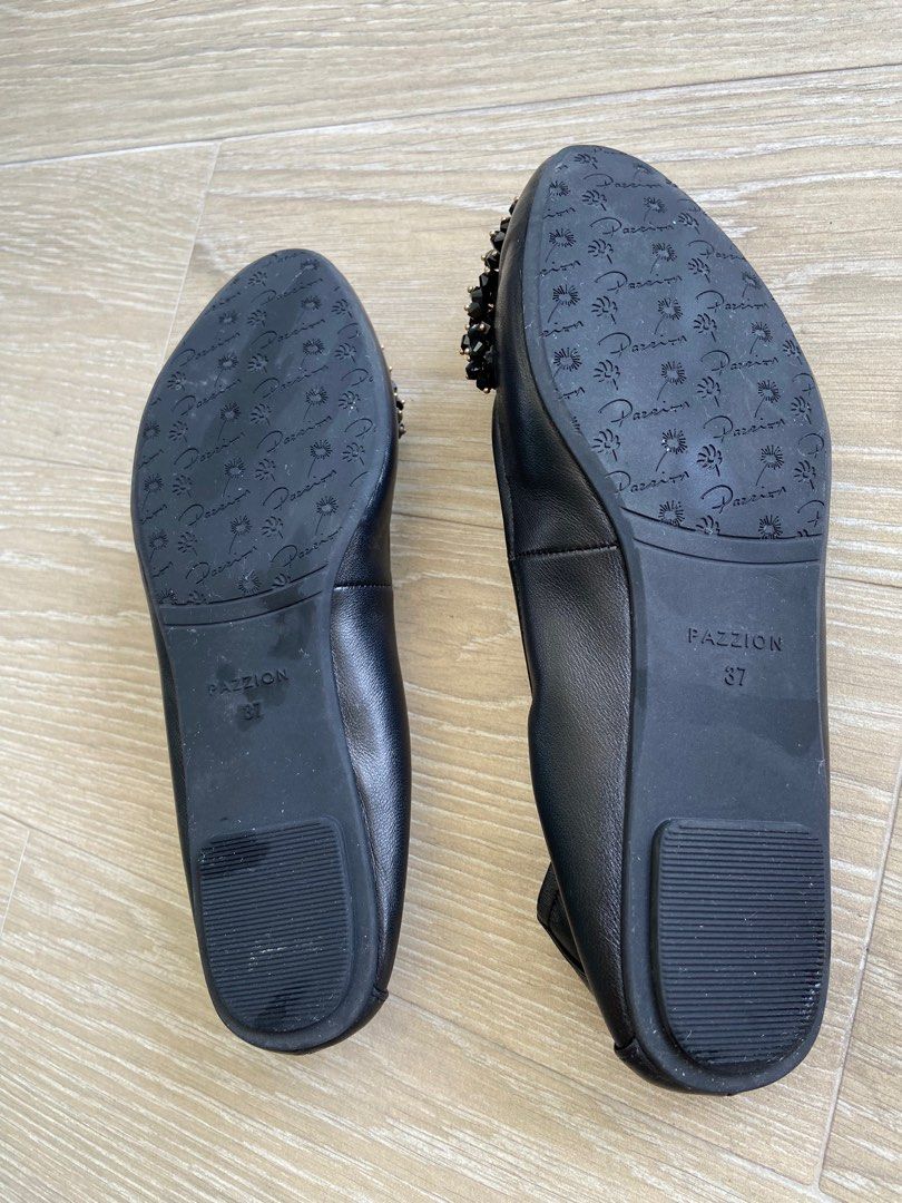Pazzion flat, Women's Fashion, Footwear, Flats on Carousell