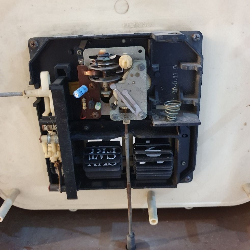 Rhythm Transistor Wall Clock, Furniture & Home Living, Home Decor ...