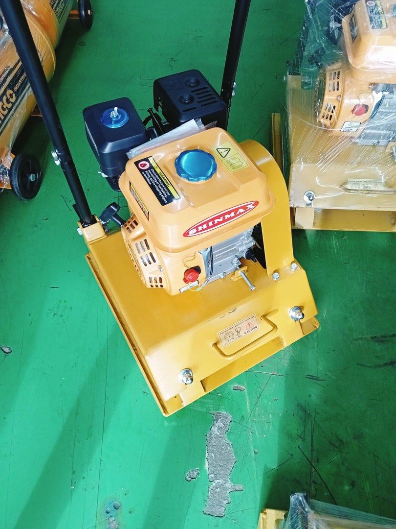 SHINMAX GASOLINE PLATE COMPACTOR, Commercial & Industrial, Construction ...