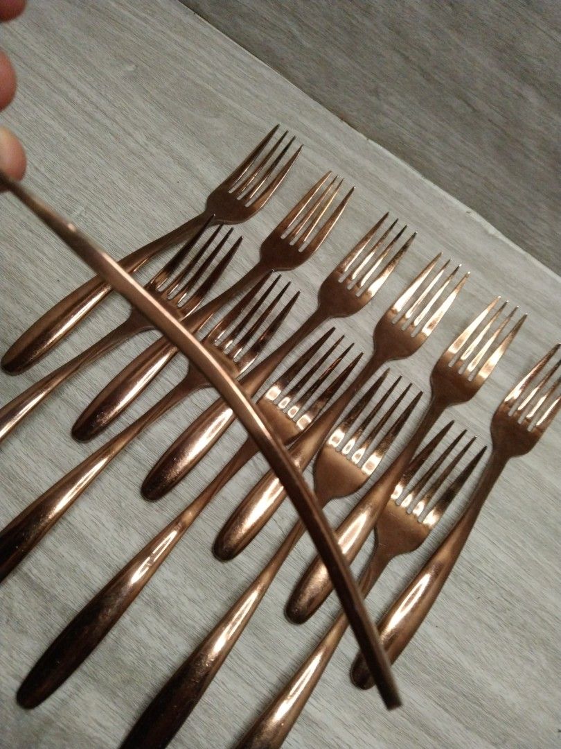 Stainless steel garpu makan besar rose gold, Kitchen & Appliances di ...