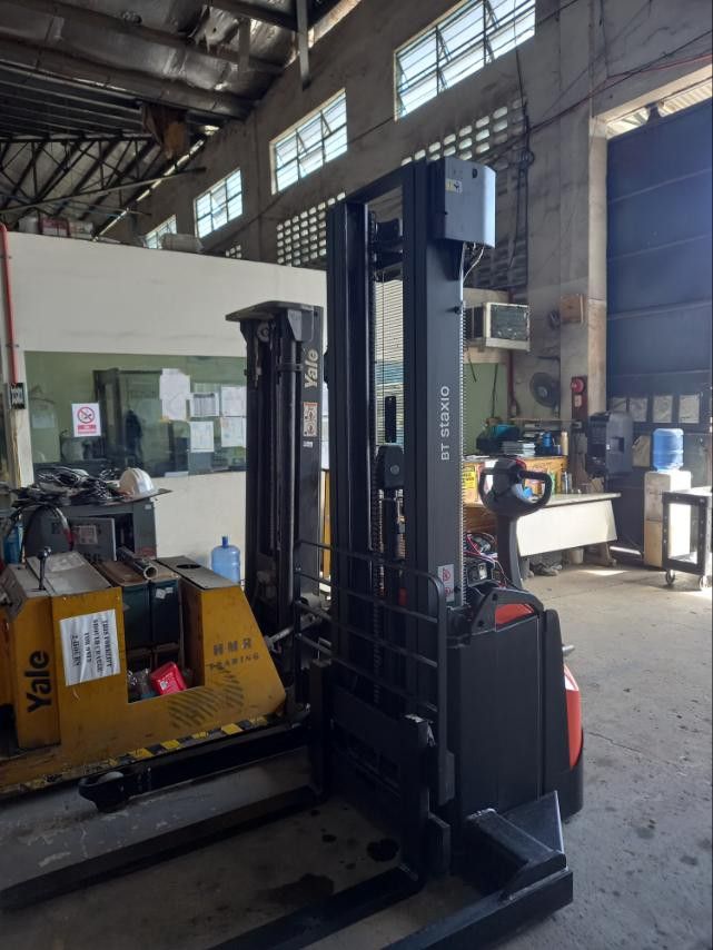 Toyota walkie electric pallet stacker,max height 5m..rated cap.1400kg ...