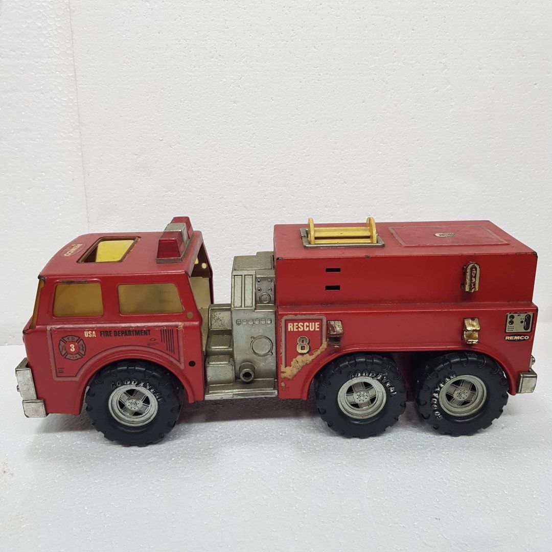 Vintage REMCO metal and hard plastic fire truck 1986, Hobbies & Toys ...
