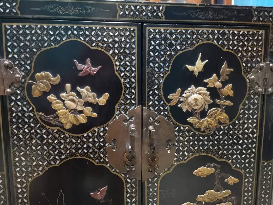 Xinjiang (Silk Road) Chinese Lacquer White Jade Face Carvings & Mother ...