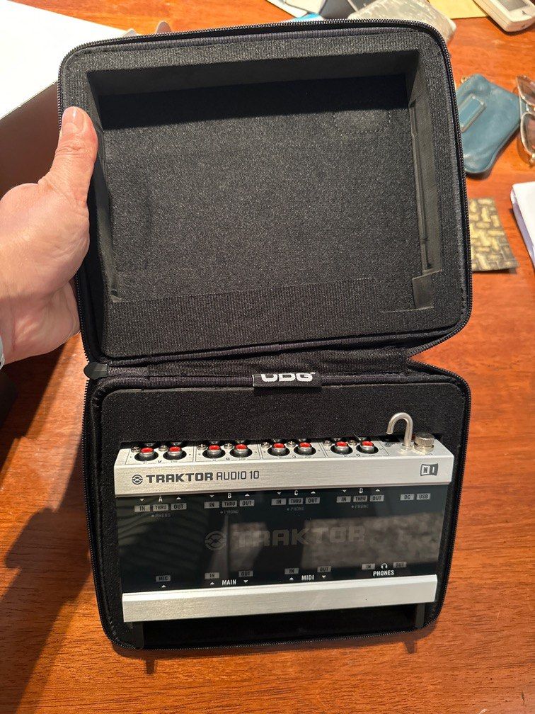 Dj equipment Traktor Scratch Pro 2, Hobbies & Toys, Music & Media ...