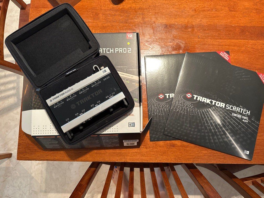 Dj equipment Traktor Scratch Pro 2, Hobbies & Toys, Music & Media ...