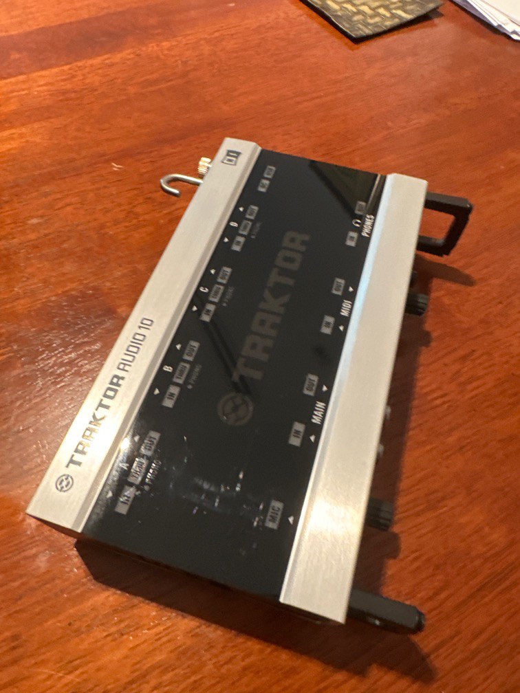 Dj equipment Traktor Scratch Pro 2, Hobbies & Toys, Music & Media ...