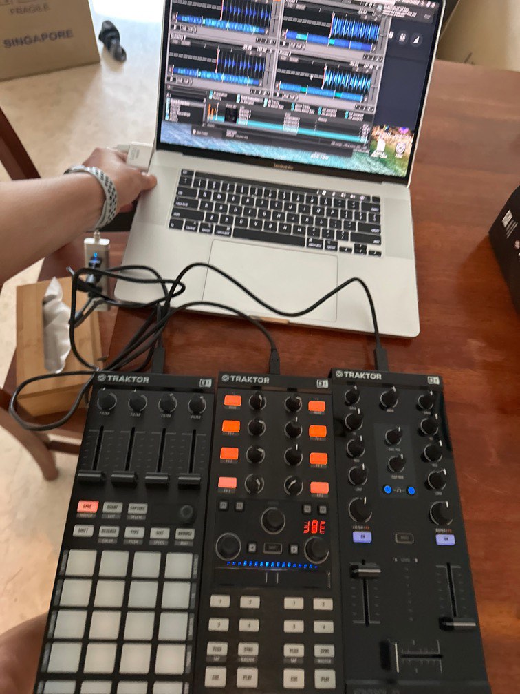 Dj set up - traktor controllers set 450 for all 3. Quick buy only ...