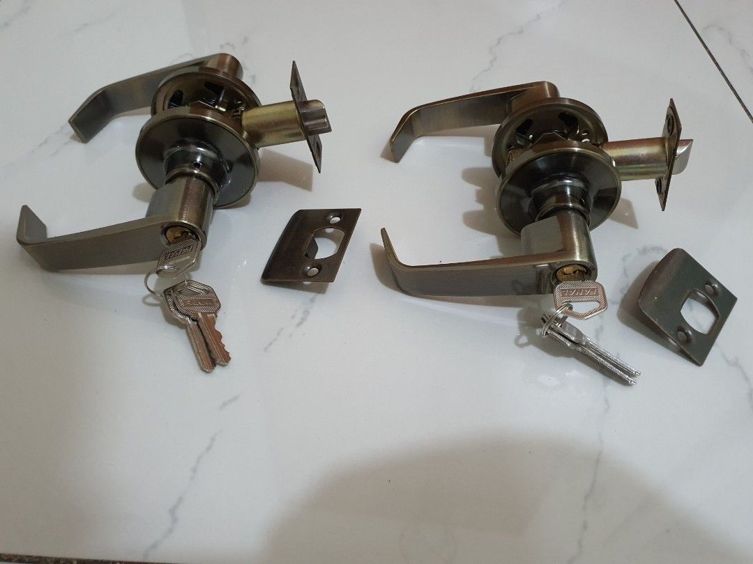 Door handle w lock, Furniture & Home Living, Security & Locks, Locks ...