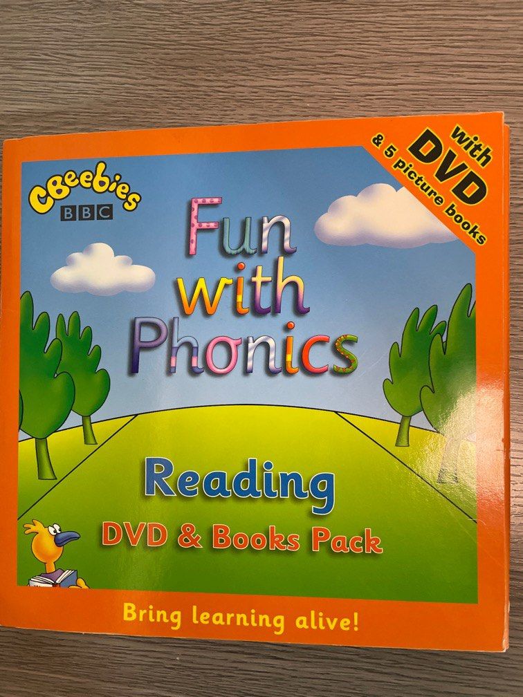 Fun with phonics Reading, 興趣及遊戲, 書本 & 文具, 小朋友書 - Carousell