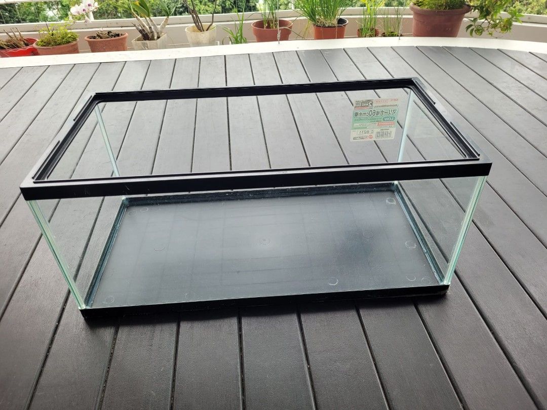 Gex marina black tank 60cm low tank, Pet Supplies, Homes & Other Pet Accessories on Carousell