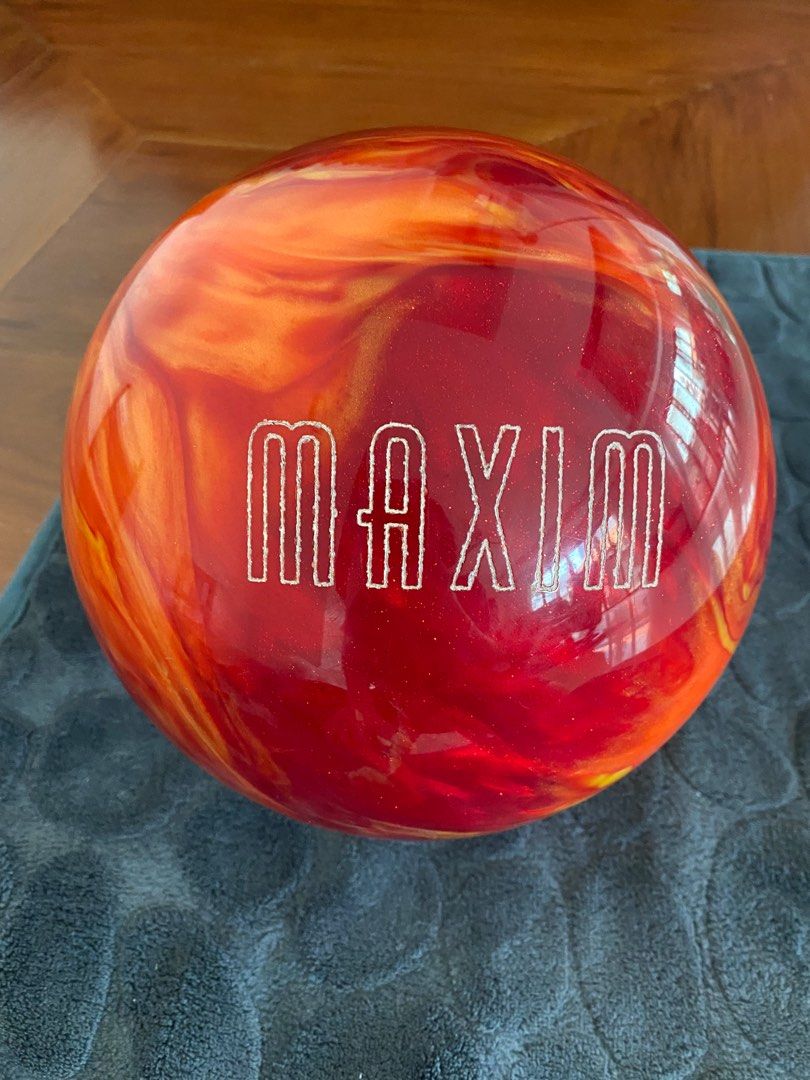Glossy Maxim Bowling Ball, Hobbies & Toys, Toys & Games on Carousell