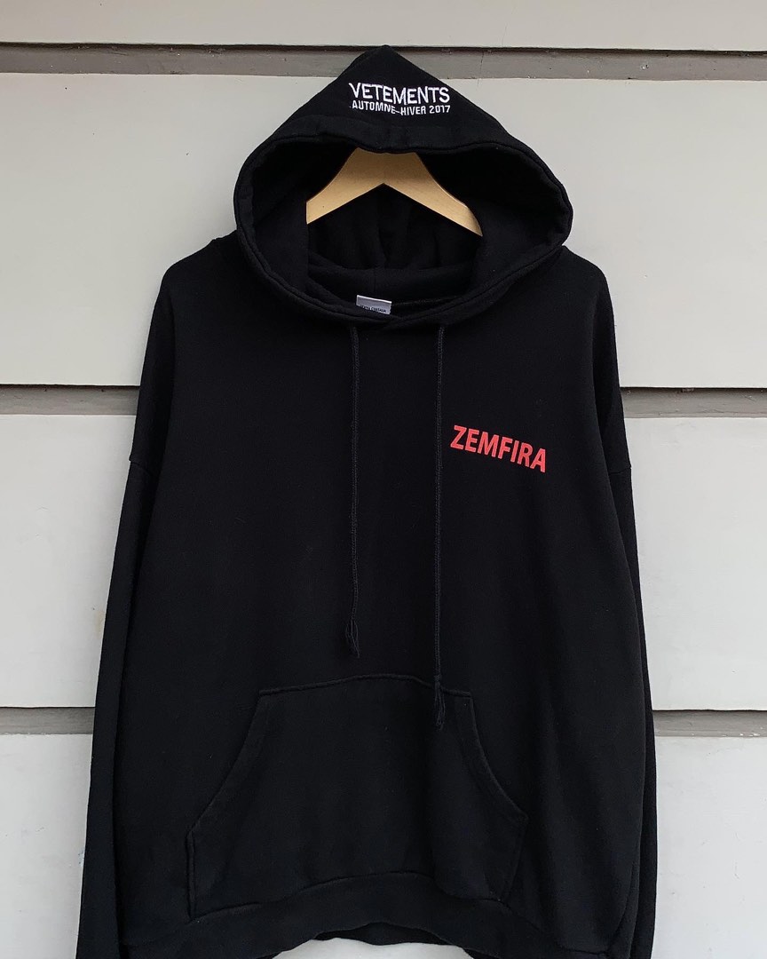Hoodie Vetements Zemfira, Fesyen Pria, Pakaian , Baju Luaran di Carousell
