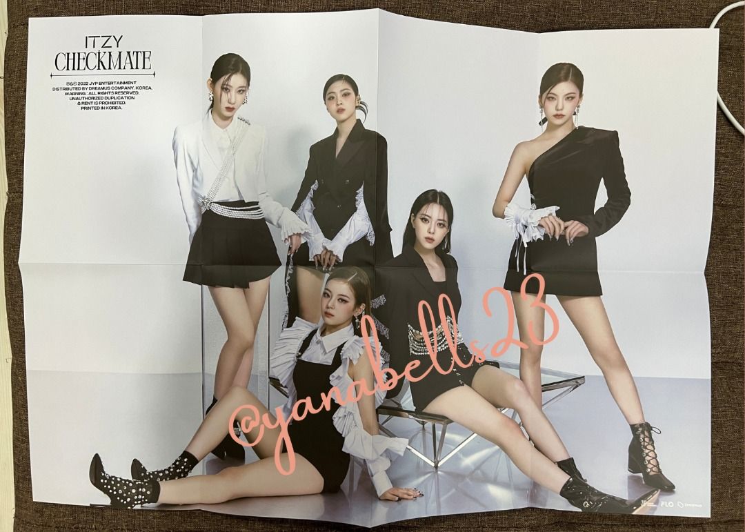 Itzy Checkmate Poster (2), Hobbies & Toys, Memorabilia & Collectibles ...
