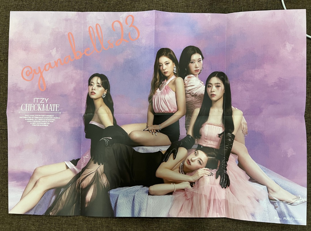 Itzy Checkmate Poster (1), Hobbies & Toys, Memorabilia & Collectibles ...