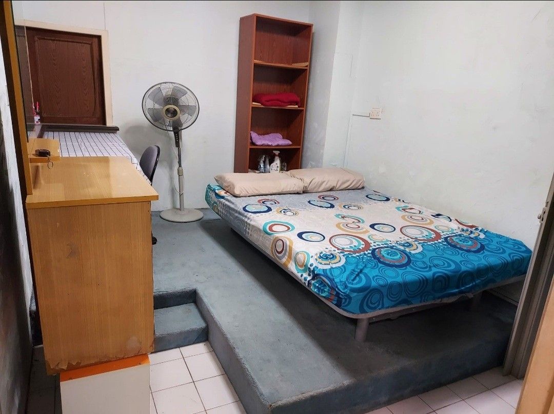 Jbl place room for rent. Female only. 600 with own bathroom n aircon ...