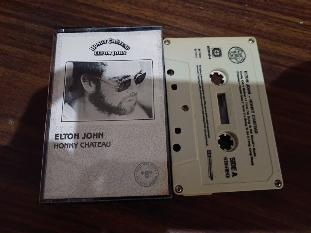 Kaset Cassette Tape Elton John, Hobbies & Toys, Music & Media, CDs & DVDs on Carousell