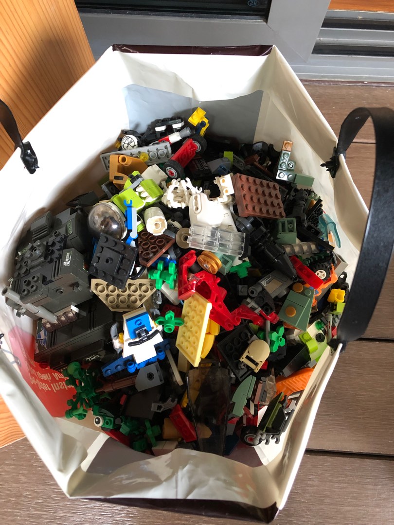 Lego bricks, Hobbies & Toys, Toys & Games on Carousell