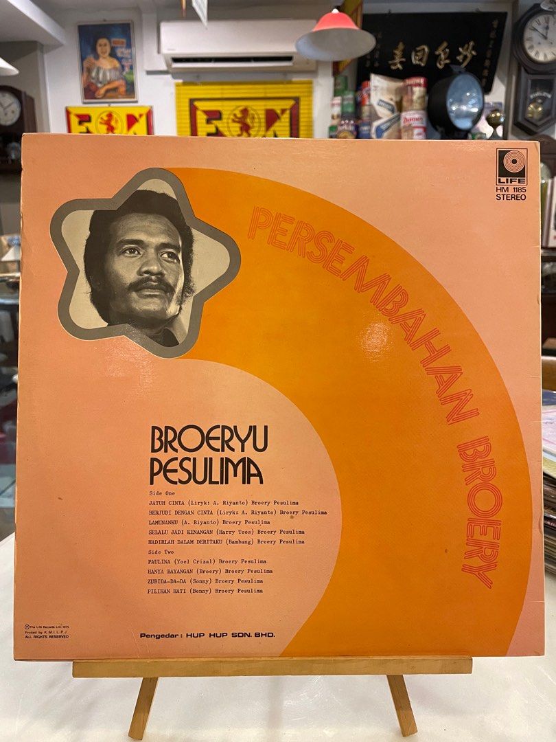 Lp Broery Pesulima - Persembahan Broery, Hobbies & Toys, Music & Media ...