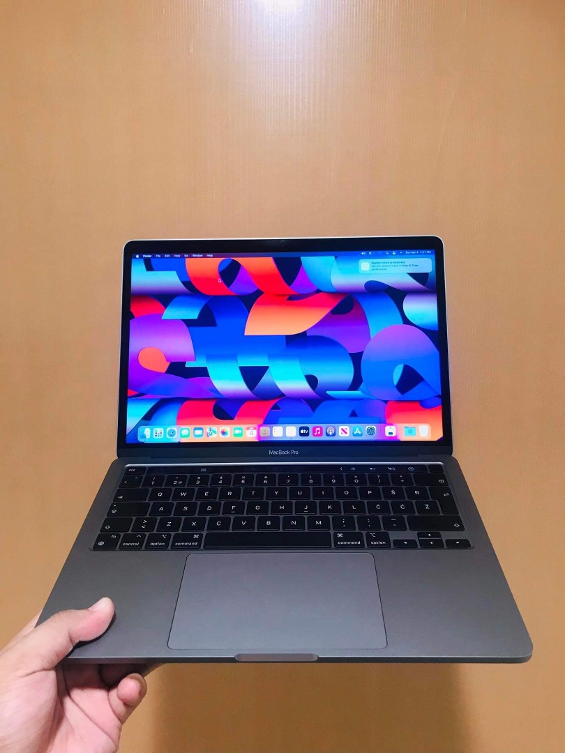 MacBook Pro (13-Inch, M2, 2022) 8 GB RAM 256 SSD Cc 8% Os Monterey ...
