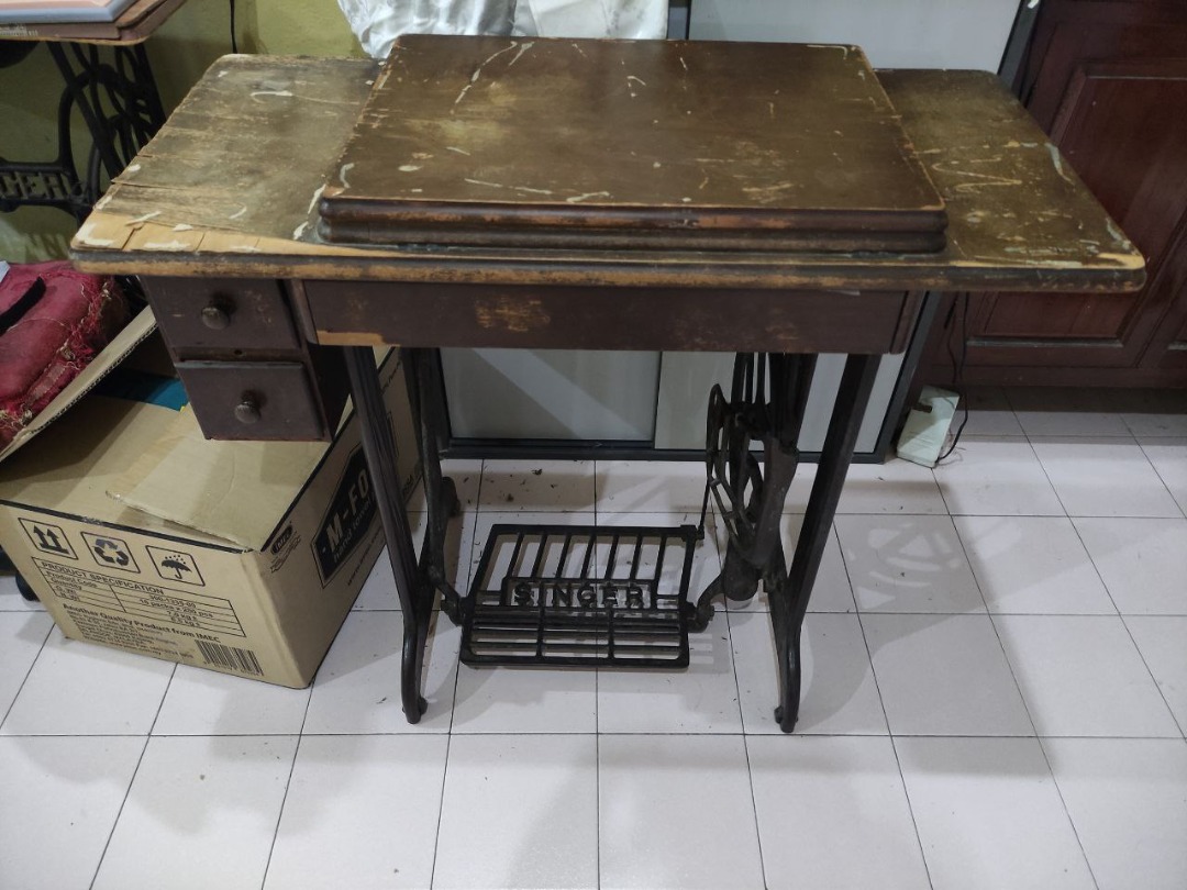 Meja mesin jahit Singer antik / antique, Furniture & Home Living ...