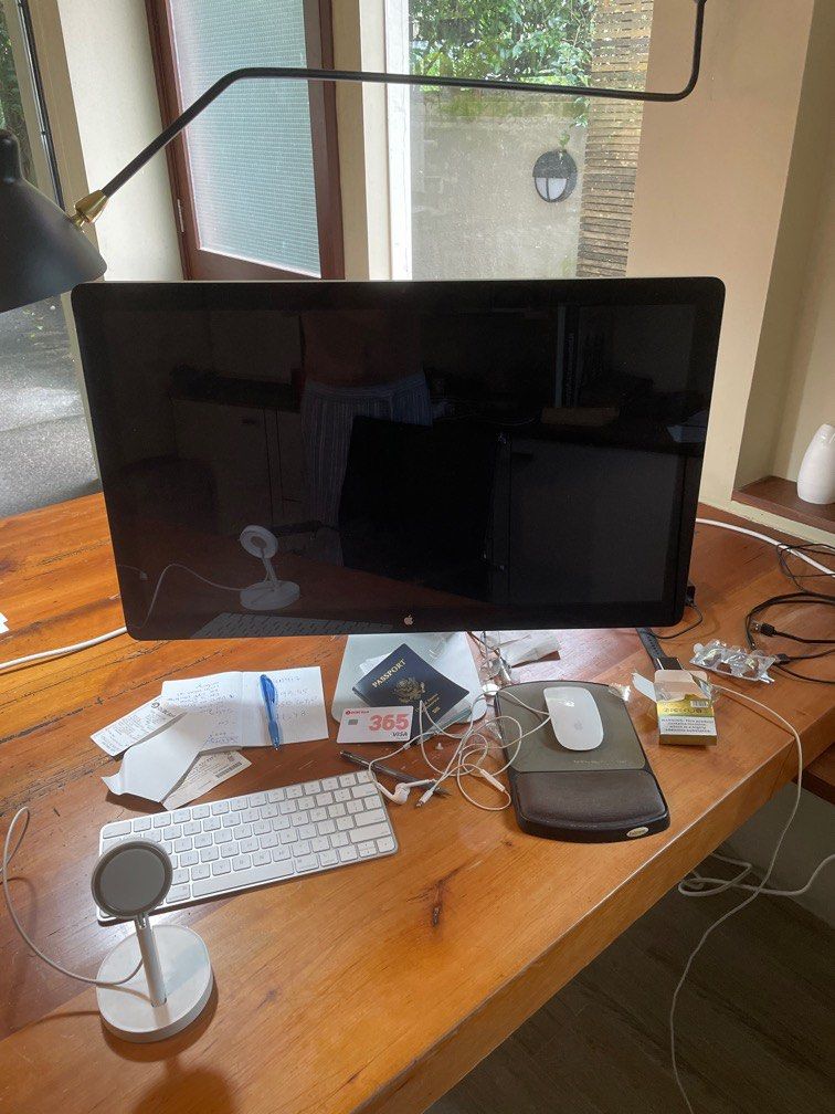 Nearly new apple monitor with remote keyboard and mouse, Computers ...