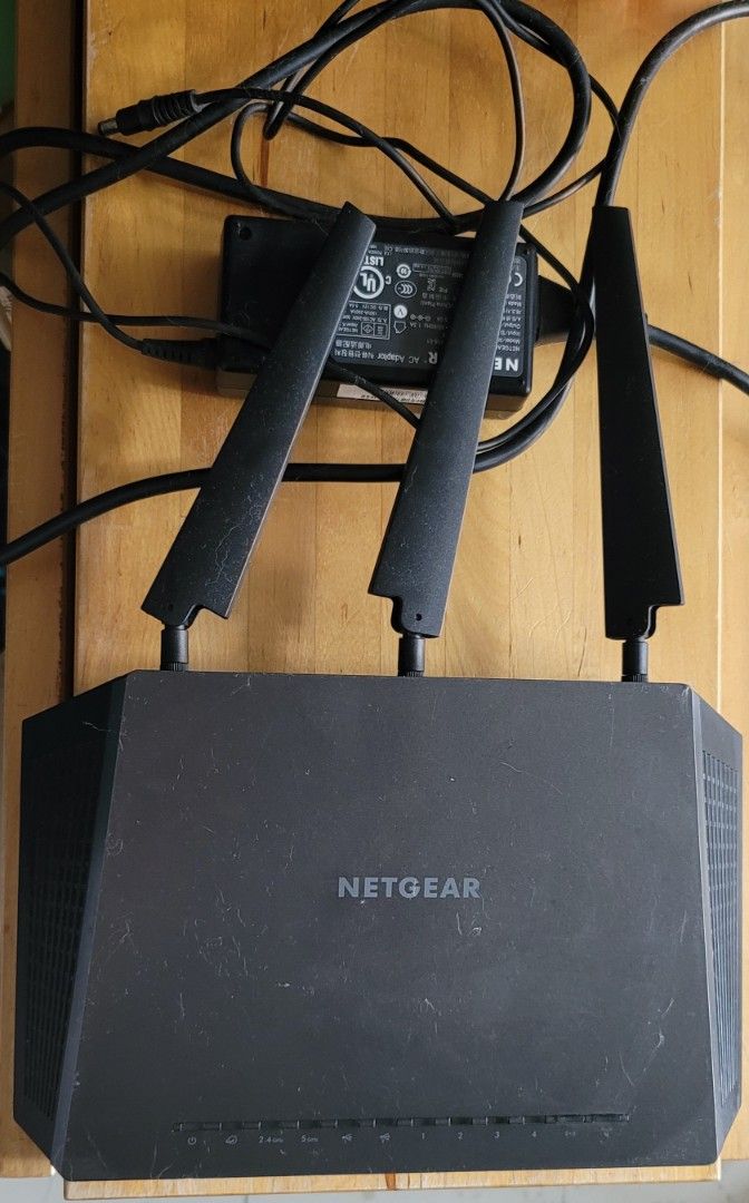 Netgear Router Model = R7000, 電腦＆科技, 電腦周邊及配件, Wifi及上網相關產品 - Carousell
