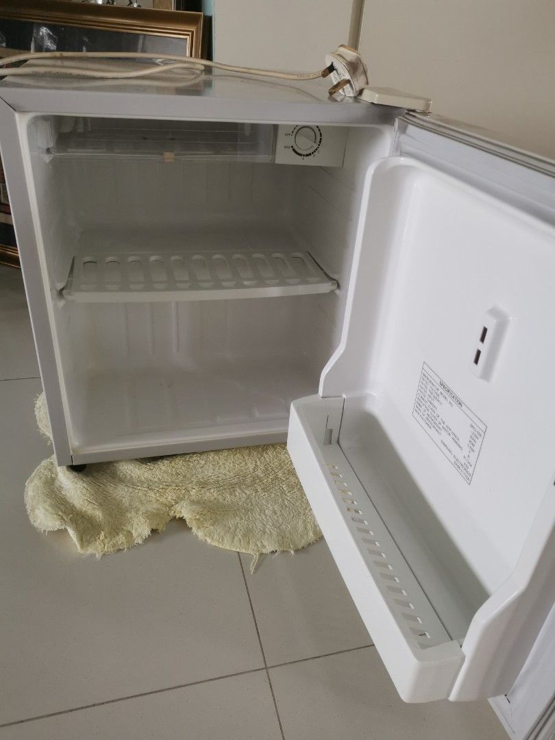Samsung mini fridge with freezer., TV & Home Appliances, Kitchen ...