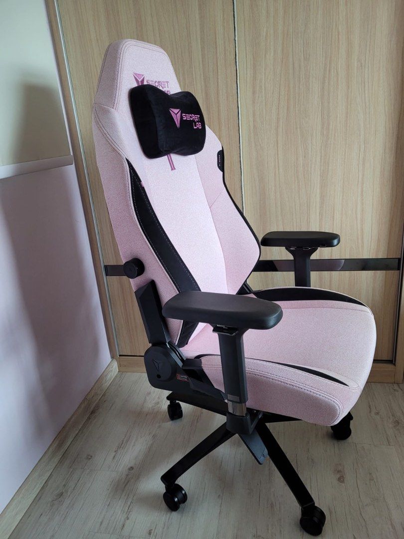 Pink SecretLab TITAN Evo 2022 Gaming Chair, Furniture & Home Living ...