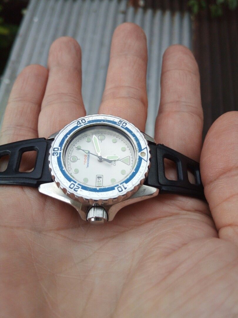 Seiko Small Divers Quartz Watch, Men's Fashion, Watches & Accessories ...