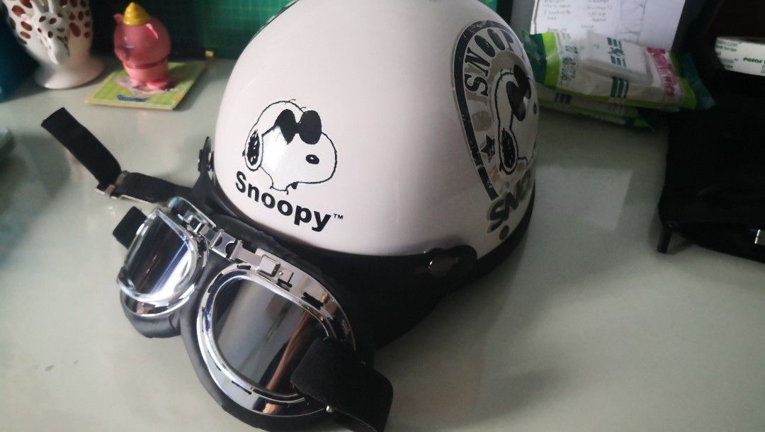 Snoopy Helmet (with goggles), Sports Equipment, Other Sports Equipment ...
