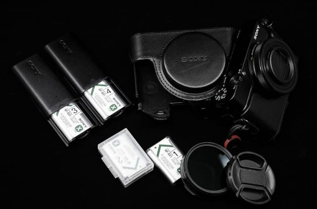 Sony RX100 M7 Kit, Photography, Cameras on Carousell