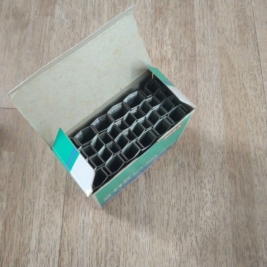 Staplers and staples (stapler bullet), Hobbies & Toys, Stationery ...