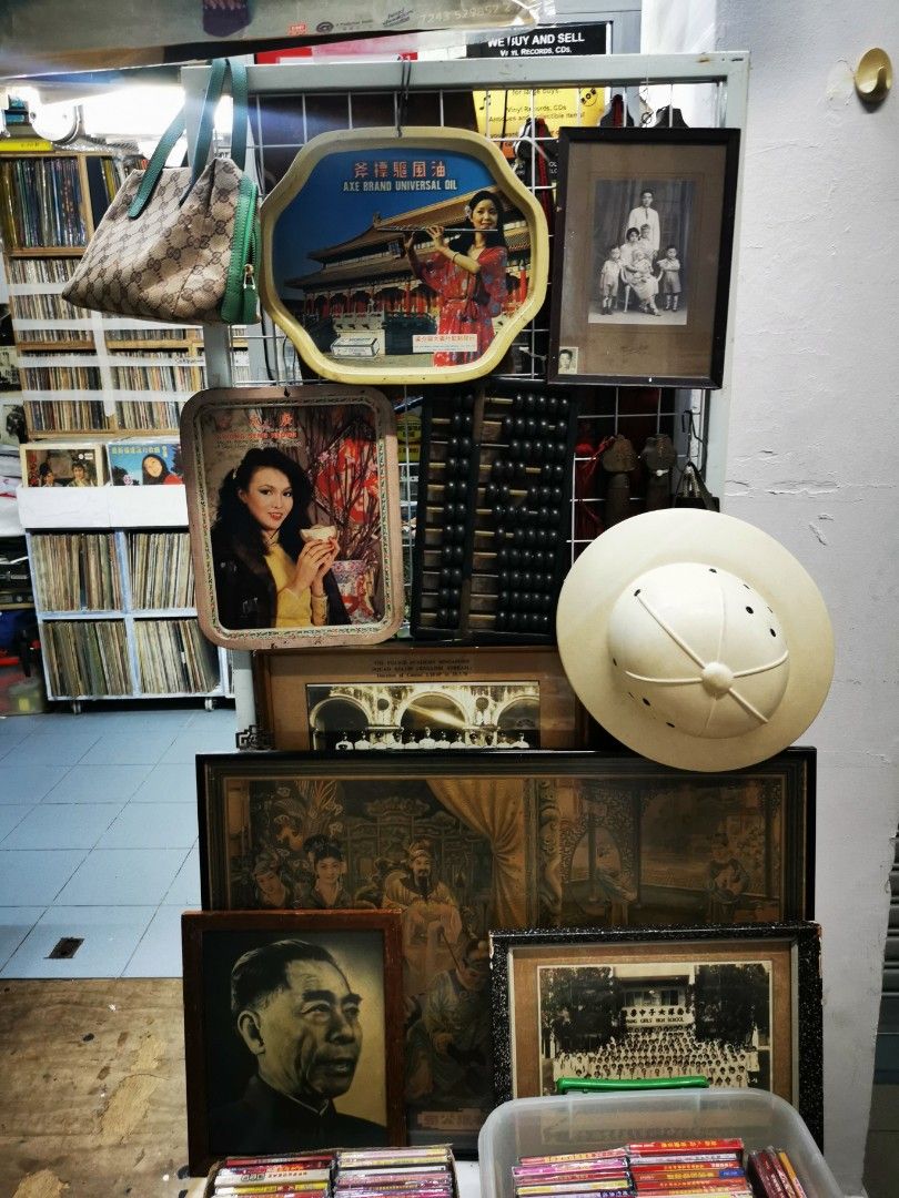 Vintage Collectibles, Used Vinyl Records, CDs, Cassettes many more etc ...