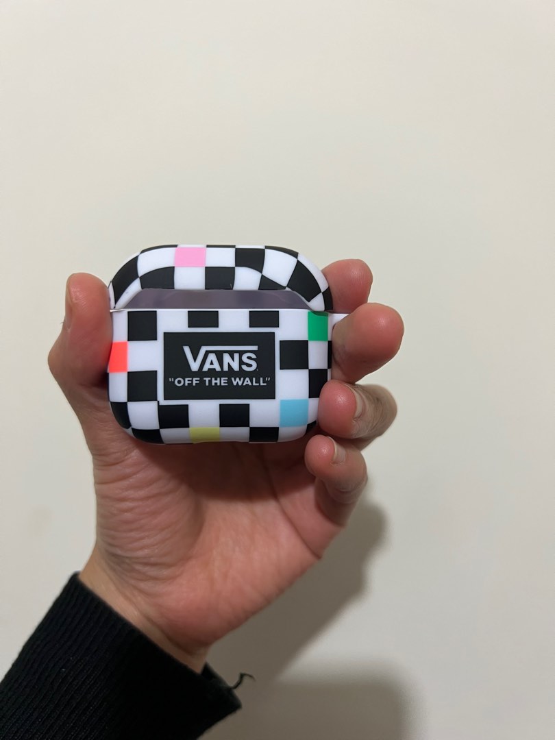 VIP Vans airpods case 黑白 格仔 耳機盒 套, 音響器材, 耳機 - Carousell