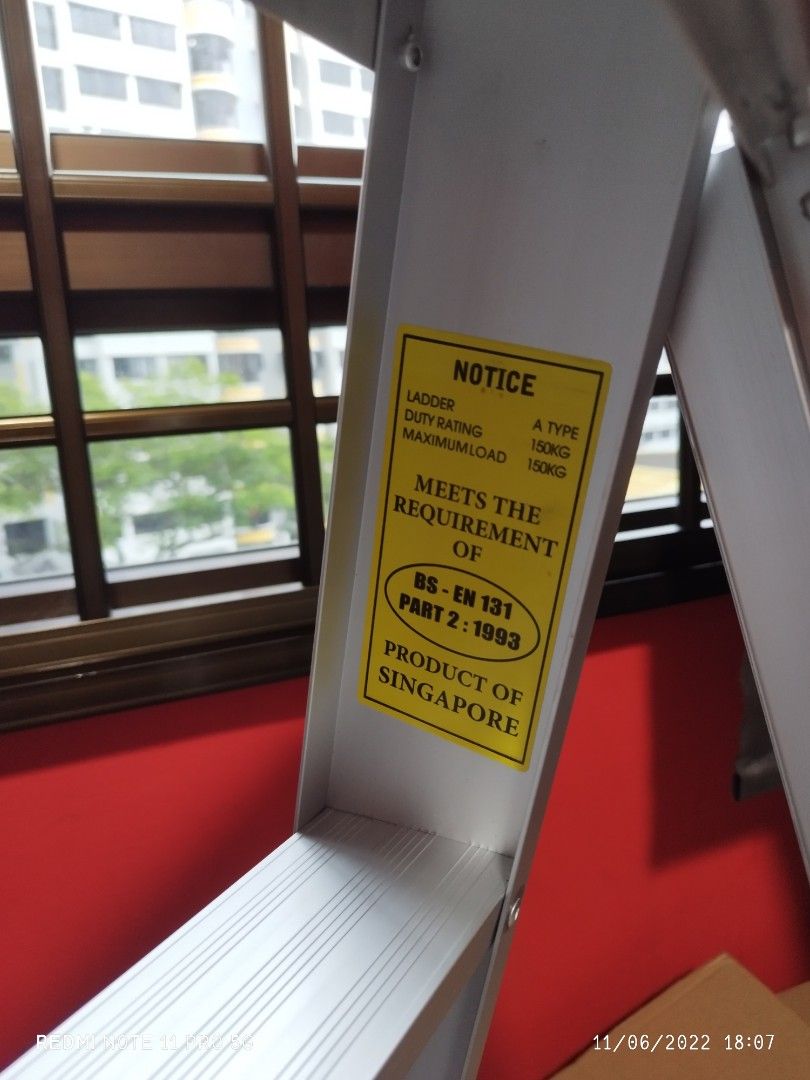 4 steps A Type Metal Ladder, Furniture & Home Living, Home Improvement ...