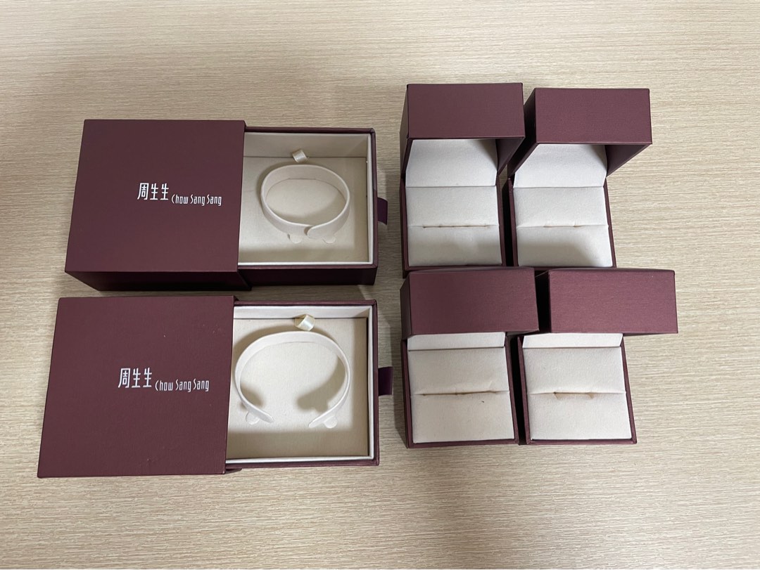 周生生 金器盒, 女裝, 飾物及配件, 飾物架、飾物盒、飾物收納盒 - Carousell