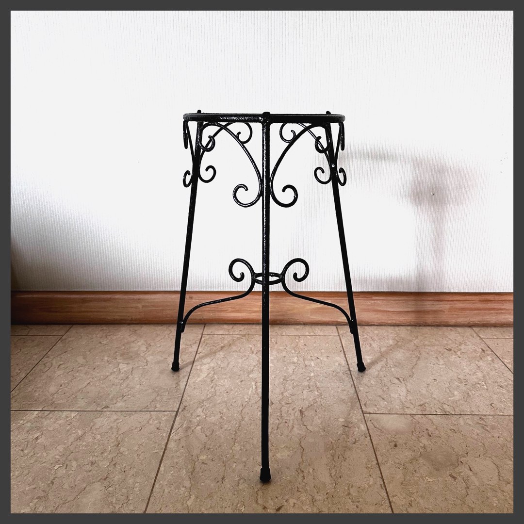Antique Iron Plant Pot Stand from the 1970s. Excellent Condition ...