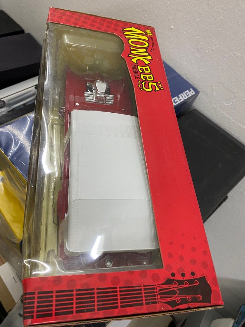 AutoWorld Pontiac GTO Convertible Monkee Mobile - The Monkees 1966 (1: ...