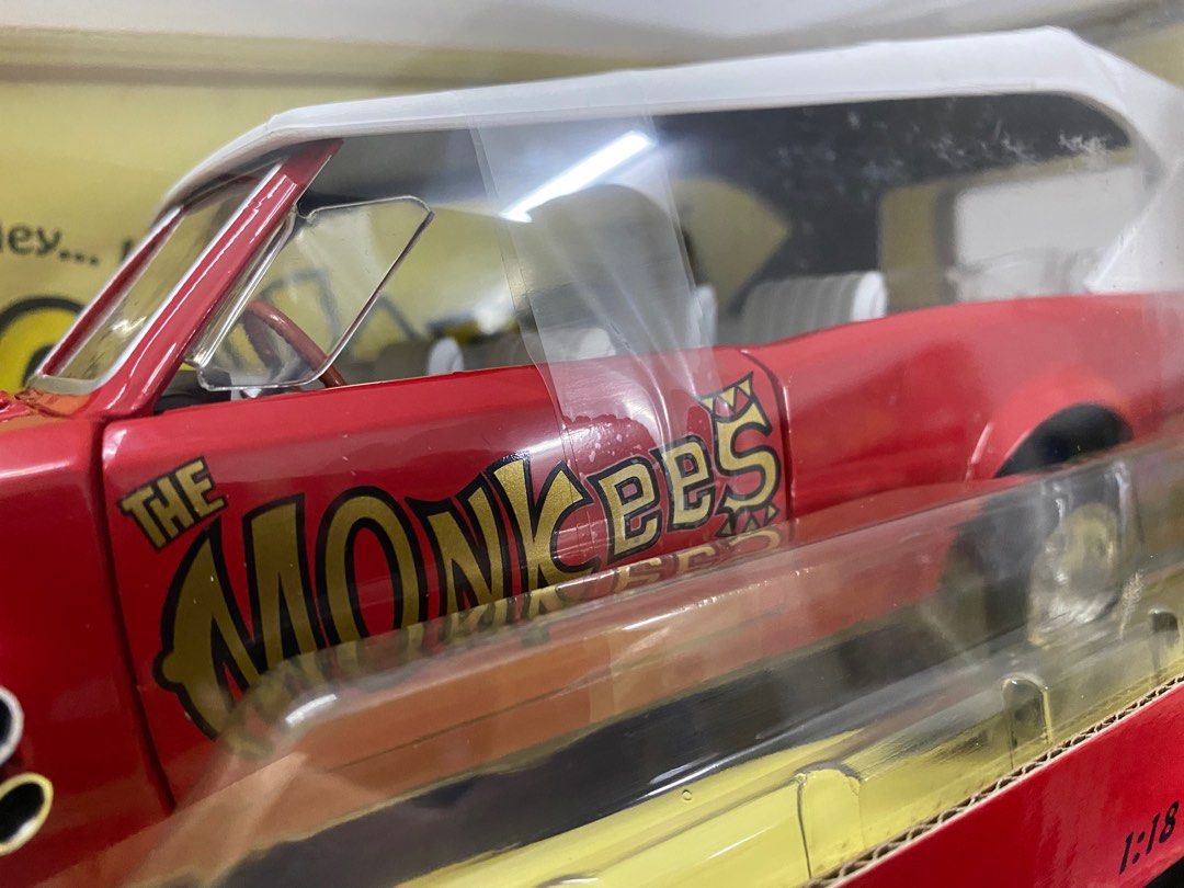 AutoWorld Pontiac GTO Convertible Monkee Mobile - The Monkees 1966 (1: ...