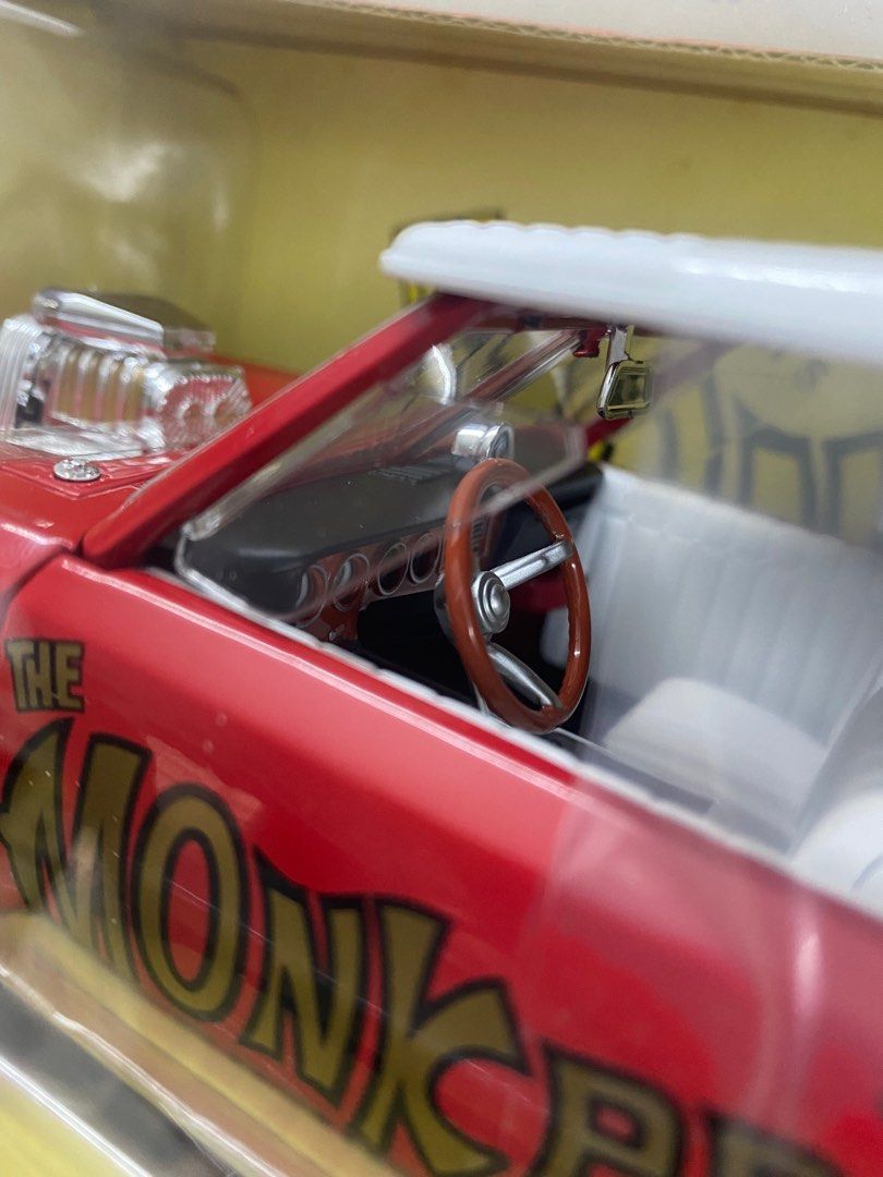 AutoWorld Pontiac GTO Convertible Monkee Mobile - The Monkees 1966 (1: ...